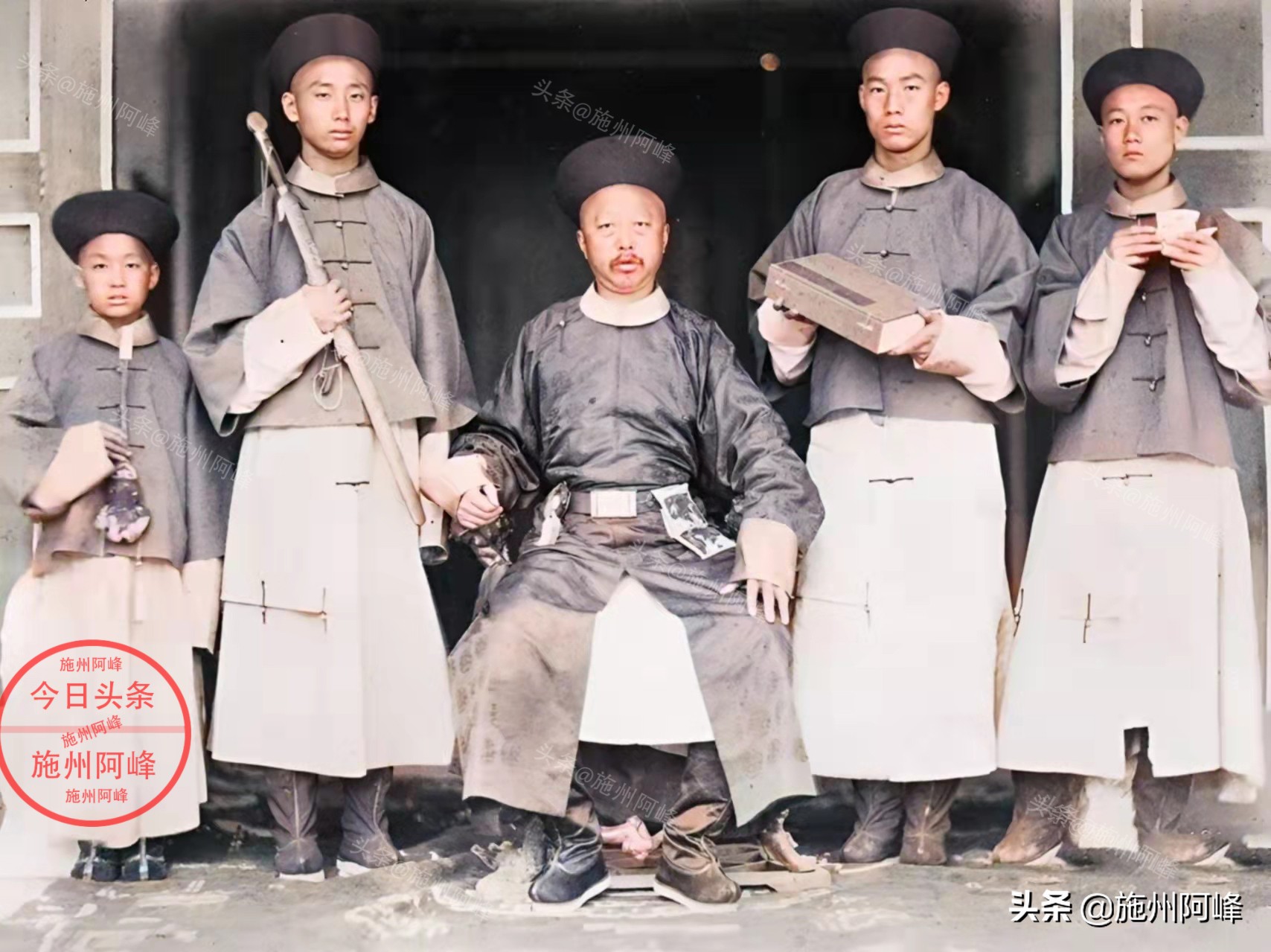 Old photos: a group photo of Empress Dowager Cixi and Empress Longyu ...