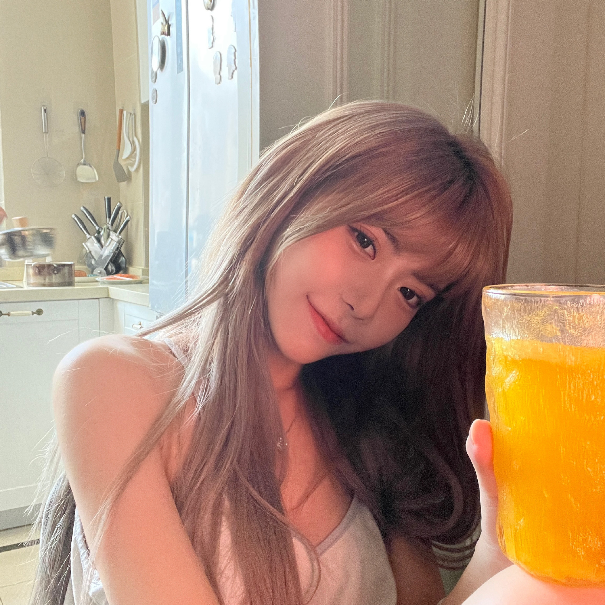 The female anchor has a beautiful photo recently!Zhou Shuyi took a ...