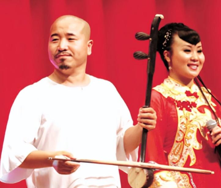 Liu Neng's wife, Li Lin, posted a family photo, and was accused of not ...