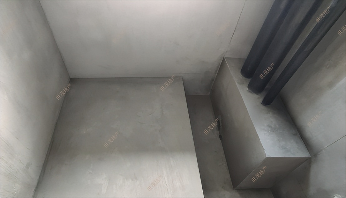 The construction of the drainage toilet on the same floor is like this ...