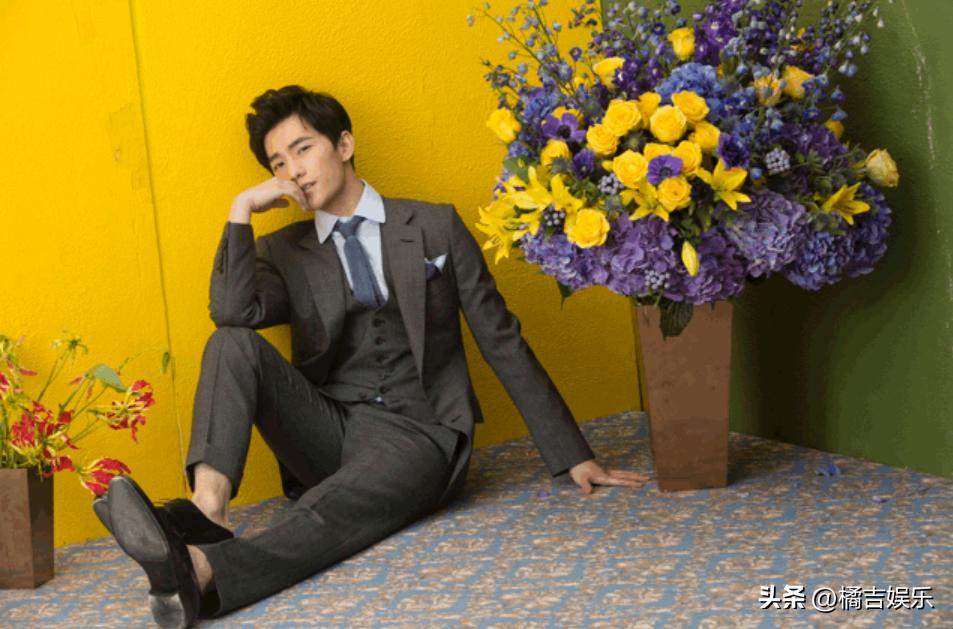 Yang Yang parachuted into Chaochao to interact with fans, and posted ...