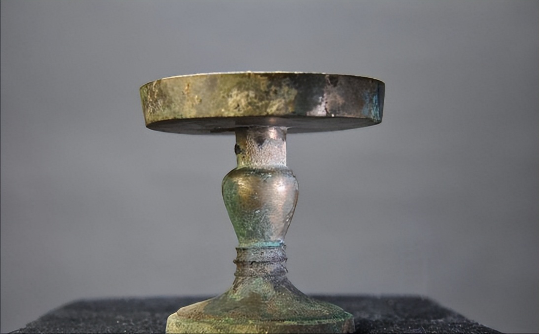 Explore the exquisite bronze lamps, taste the traditional craftsmanship ...