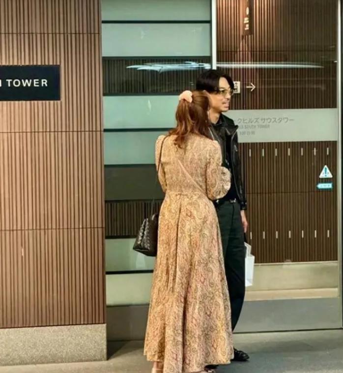 Lin Chiling was accidentally encountered in Japan and she knelt down to ...