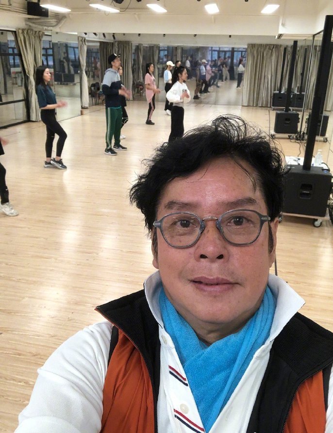 72-year-old Alan Tam practiced dance hard to prepare for the concert ...
