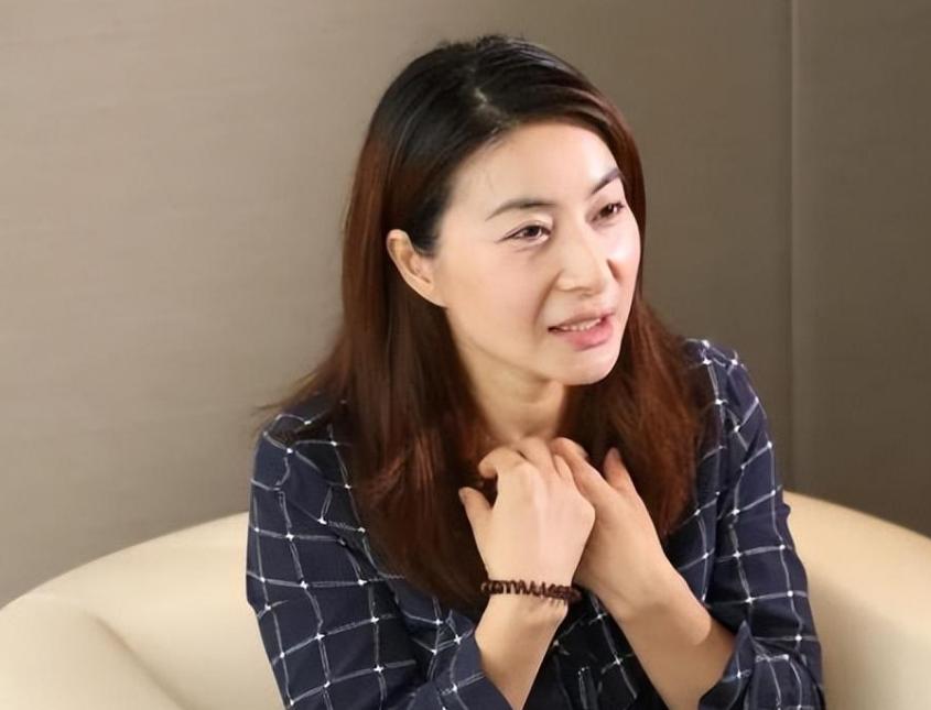 41-year-old Guo Jingjing is in the same frame as 57-year-old Gong Li at ...