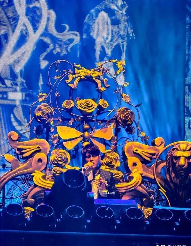 Jay Chou's Singapore concert went crazy, she sang "Bu Cai" and then ...