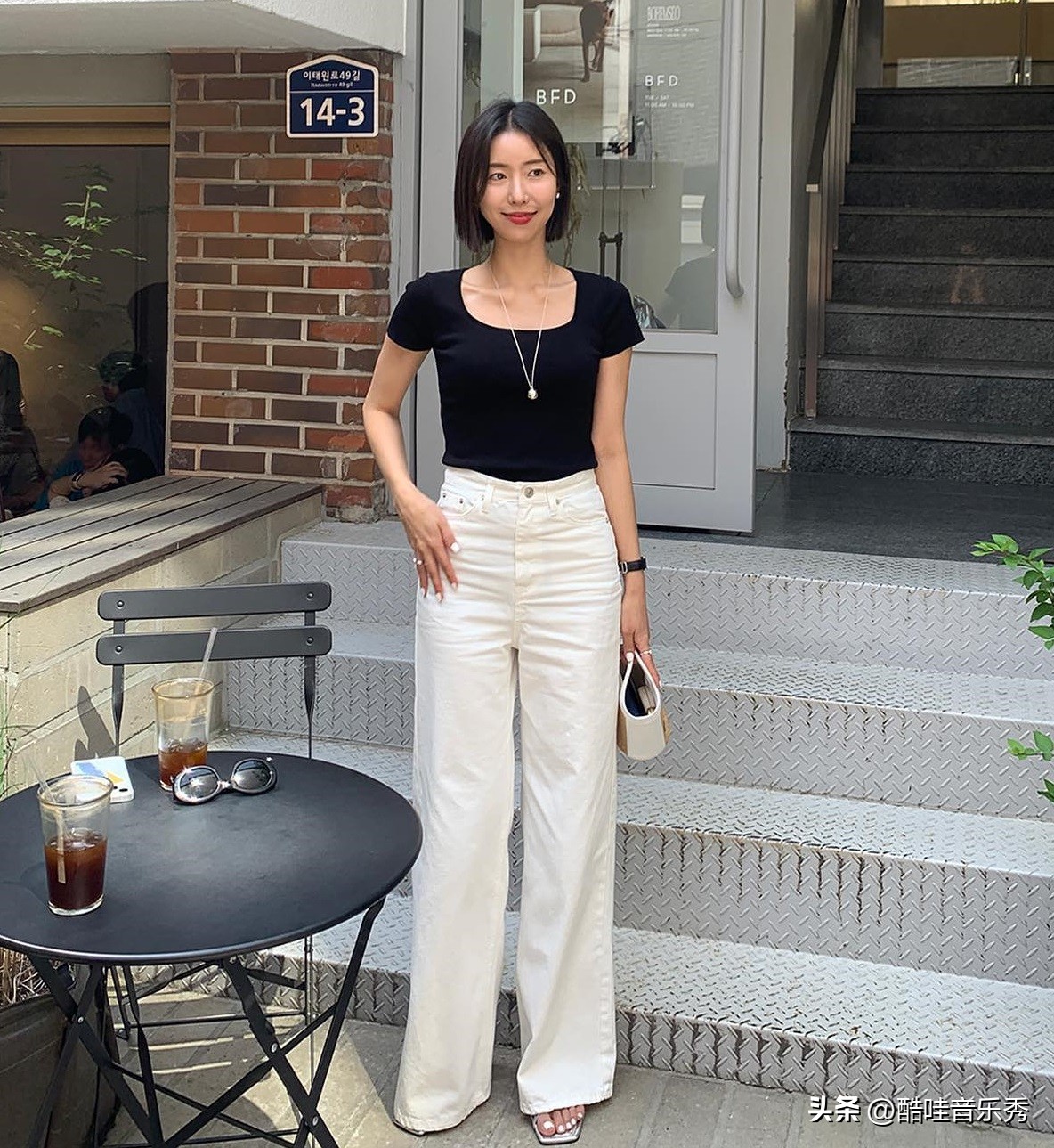 Trendy T-shirts and jeans like Miss Fang Qing - iNEWS