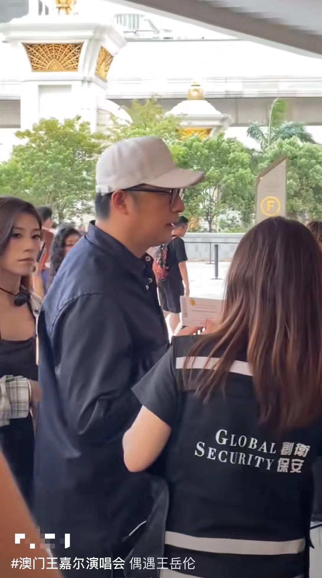 Wang Yuelun participated in Wang Jiaer's concert, and the blonde beauty appeared at the same ...