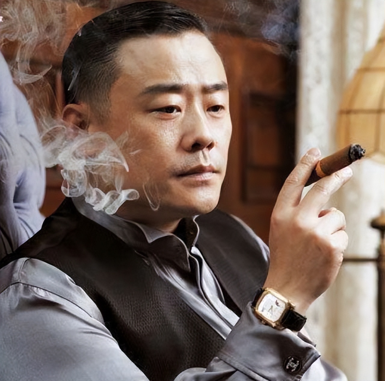 56-year-old Zhou Libo's dinner in a mansion was exposed, his hair was thinning and changed, and ...