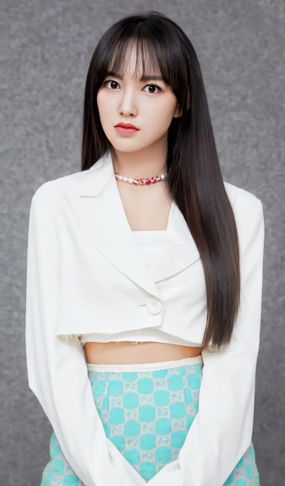 Female artist Cheng Xiao - iNEWS
