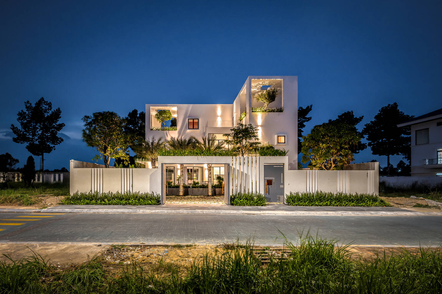 The villa is built with the old homestead, surrounded by the outer ...