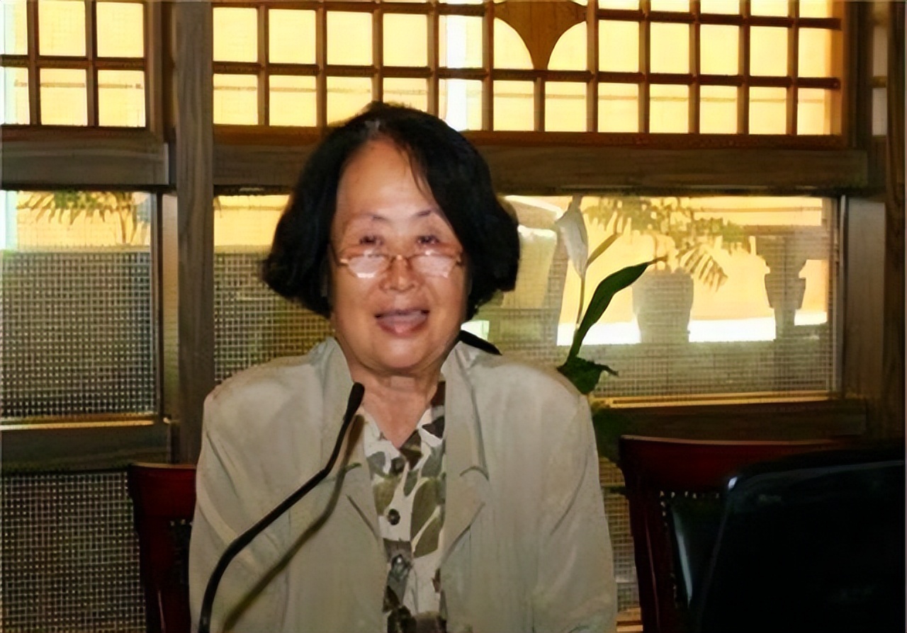 Fu Dongju, the daughter of Fu Zuoyi, made the first contribution to the ...