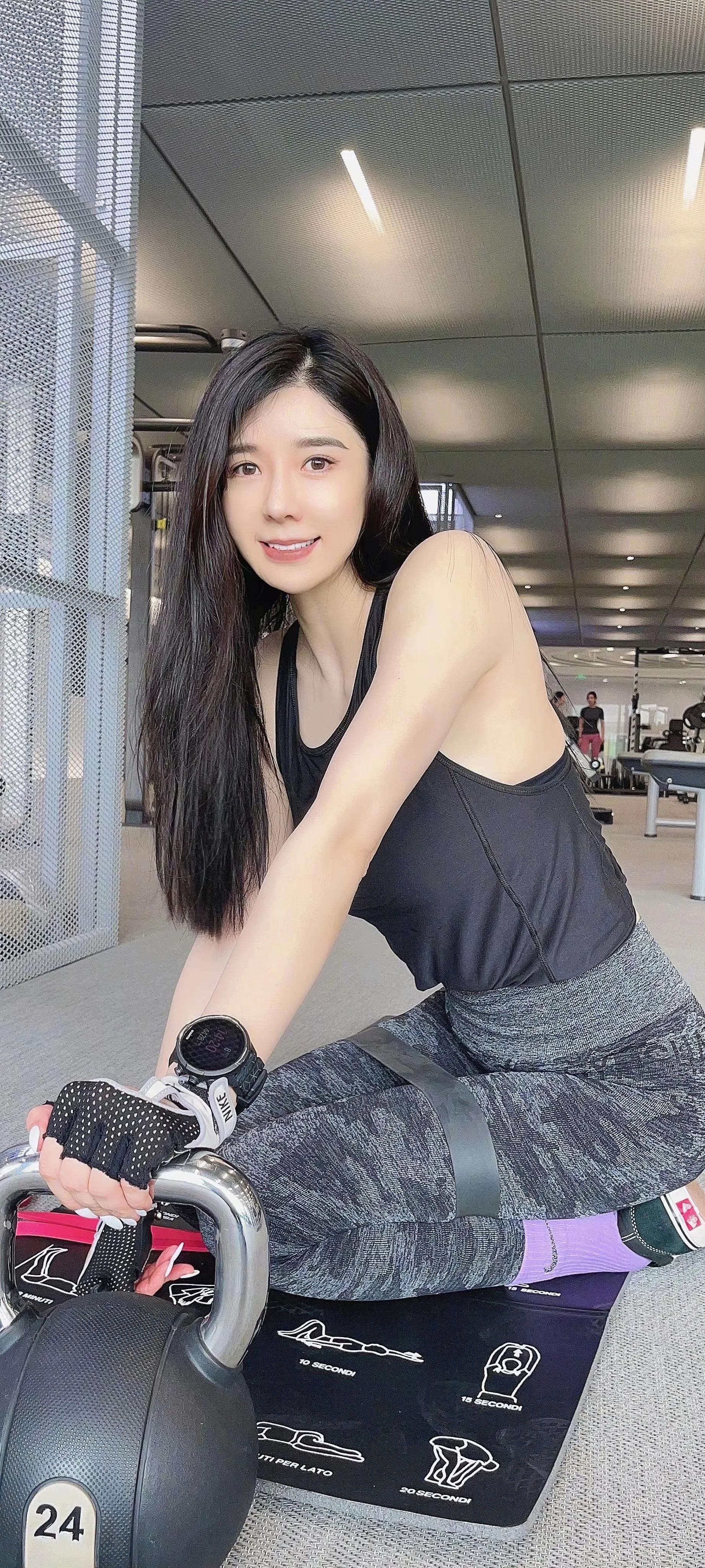 Beauty wallpaper sharing Zhou Weitong - iMedia