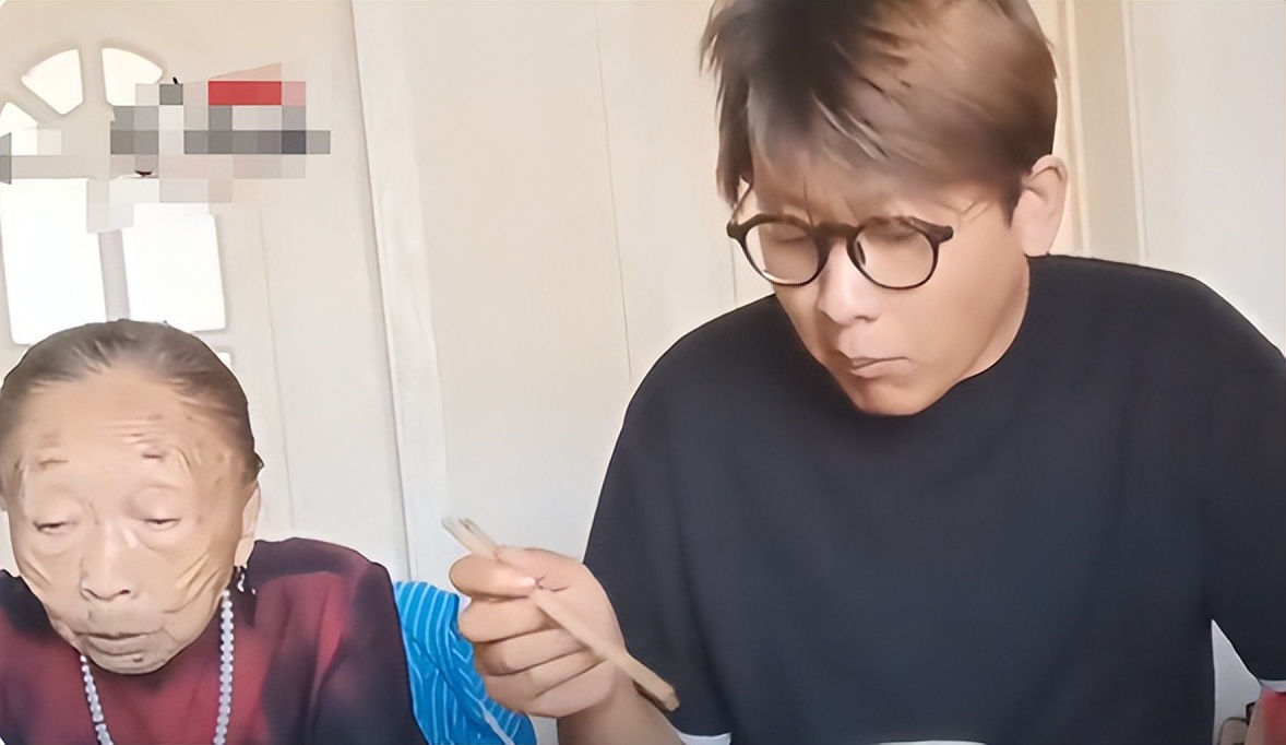 85-year-old Ma Yuqin returned to Li Yucheng's side, the man showed a ...