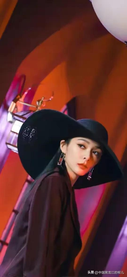 Singer Fu Jing - Stunning Photo - iNEWS