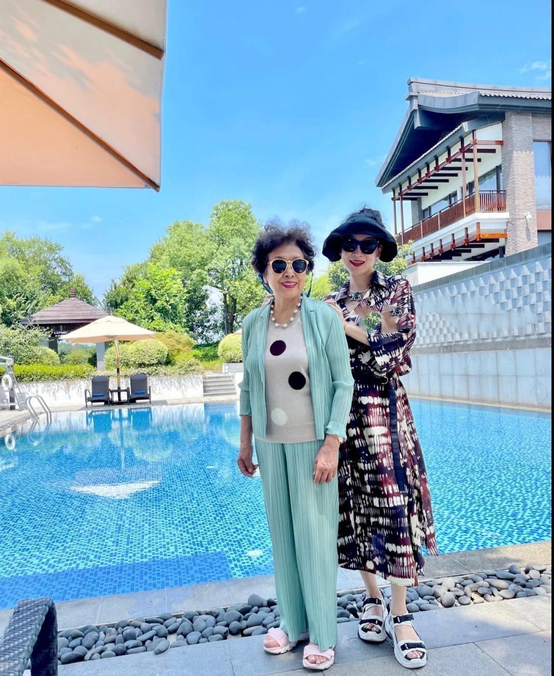 When I'm old, I don't want to wear these 4 kinds of tacky "old clothes ...