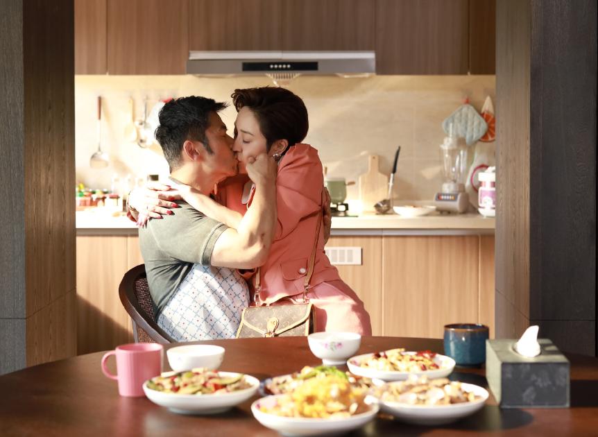 Miss Hong Kong champion Chen Farong and Tang Wenlong kiss passionately, it seems sweet, but the ...