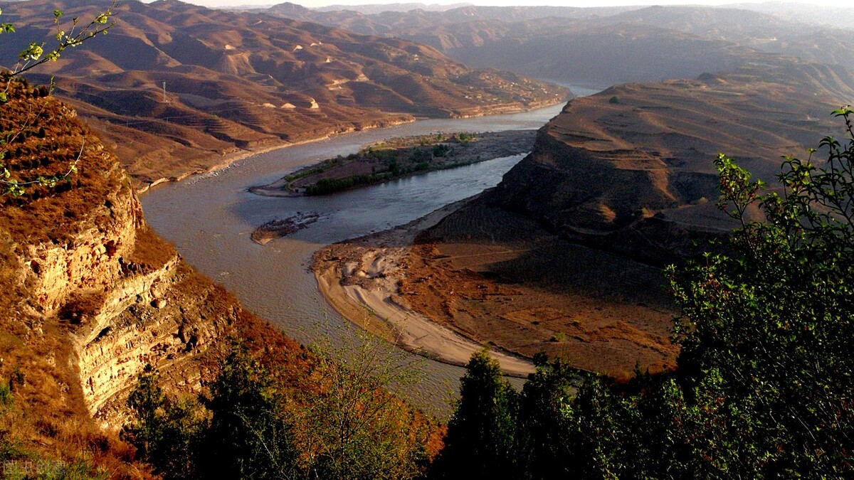 Qiankun Bay: the first bay of the Yellow River in the world, loess ...