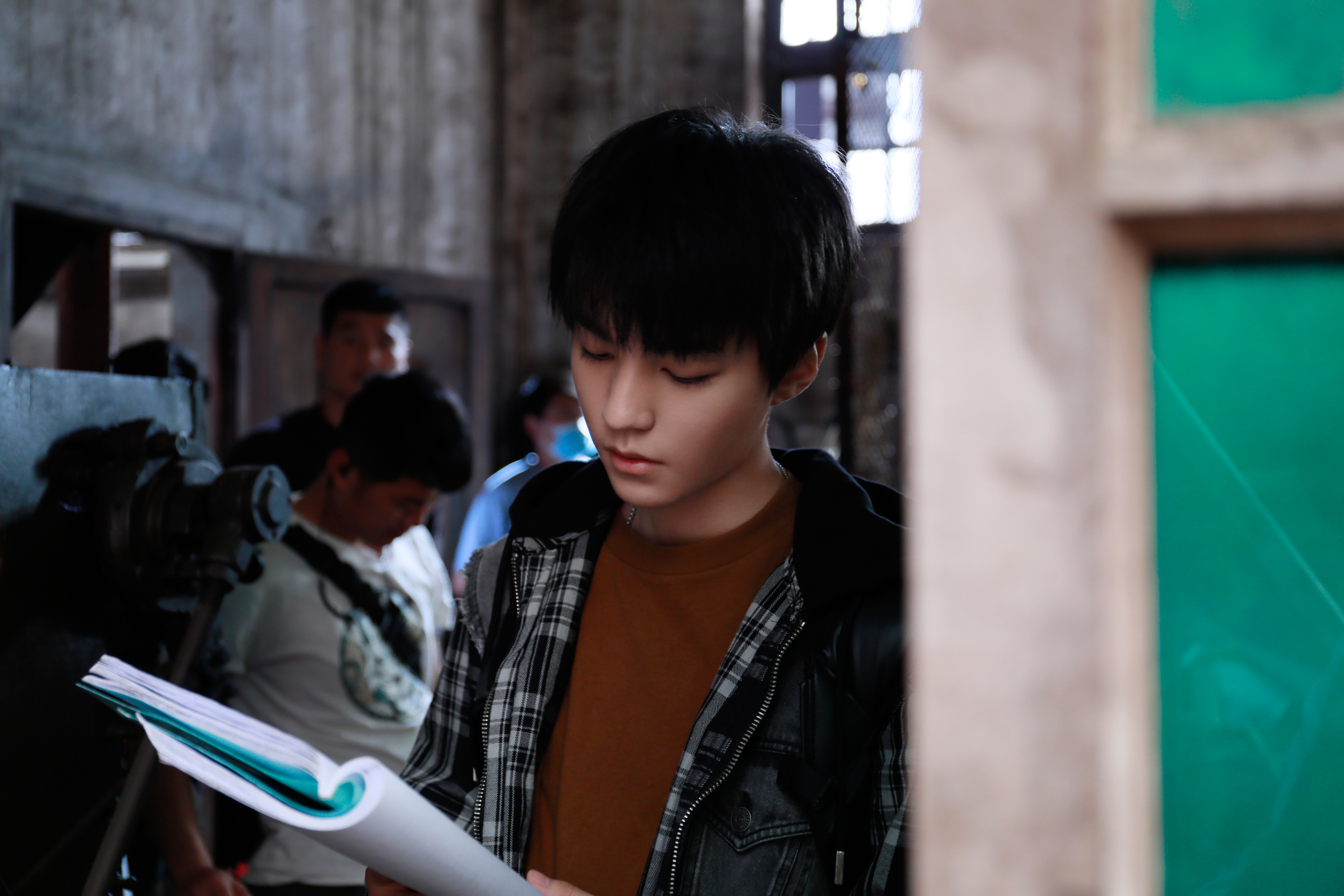 Little Cold Gossip: Wang Yibo; Wang Junkai; Zhang Binbin; Chen Kun ...