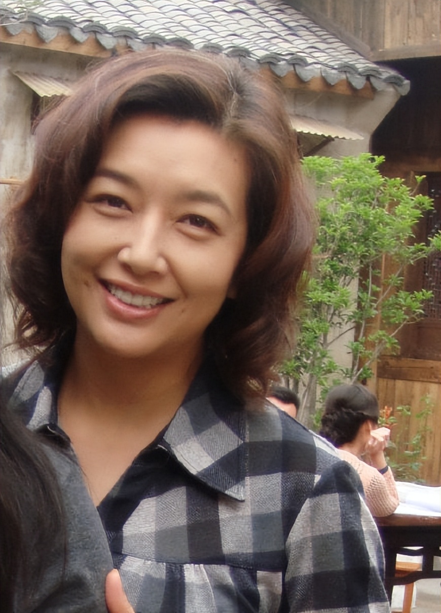 After the second marriage, Jiang Shan gained weight! It's true that the ...