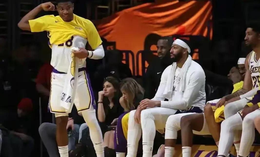 A 113-105 victory gave the Lakers a big gift! James loses the chain ...