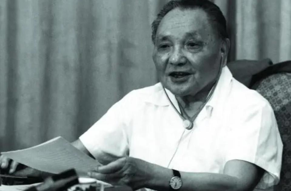 When Deng Xiaoping passed away, Bo Yibo wrote an elegiac couplet with ...