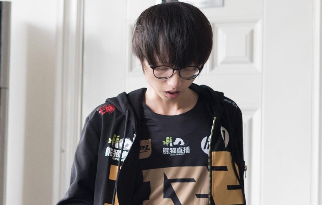 淚目的兄弟情！Uzi給Mlxg刷禮物：這些夠他一天外賣的了 - 頭條匯