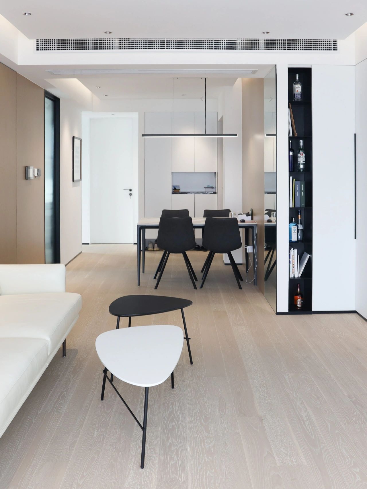 White + log color YYDS, no refutation - iNEWS