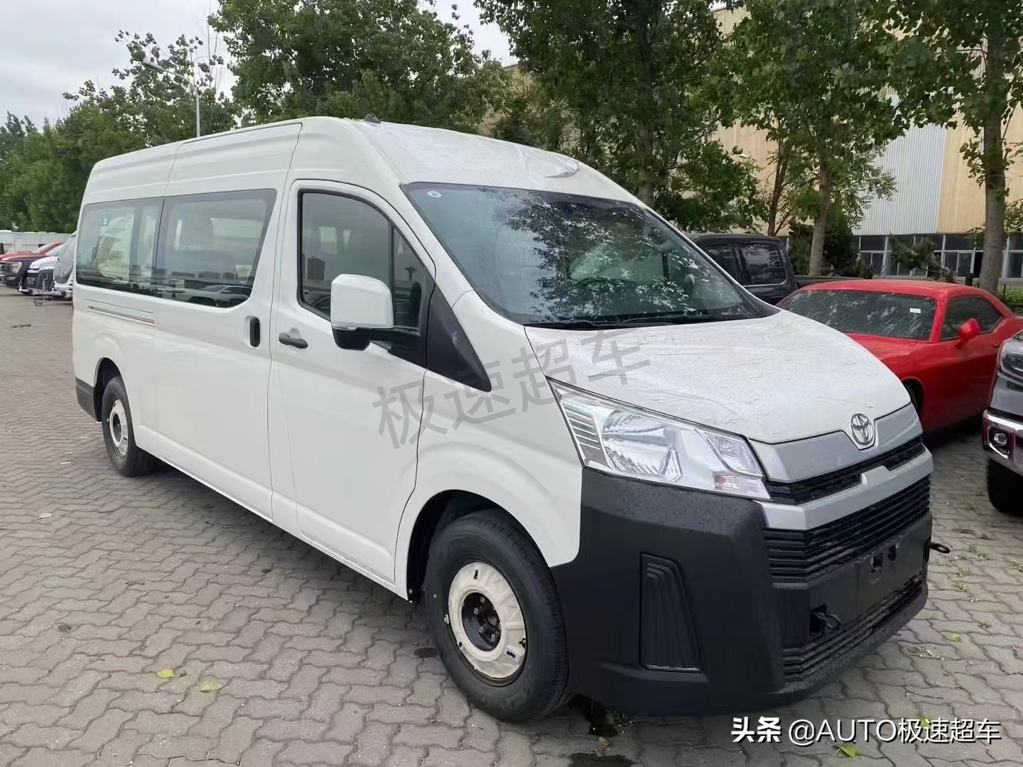 Toyota Hiace "Big Bread" is here, high roof + diesel engine + long ...
