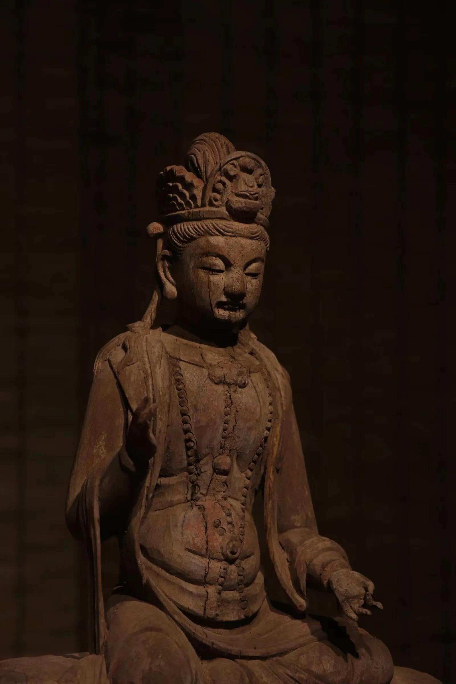Phoebe Avalokitesvara Seated Statue Material: Phoebe, Size: 56 cm high ...