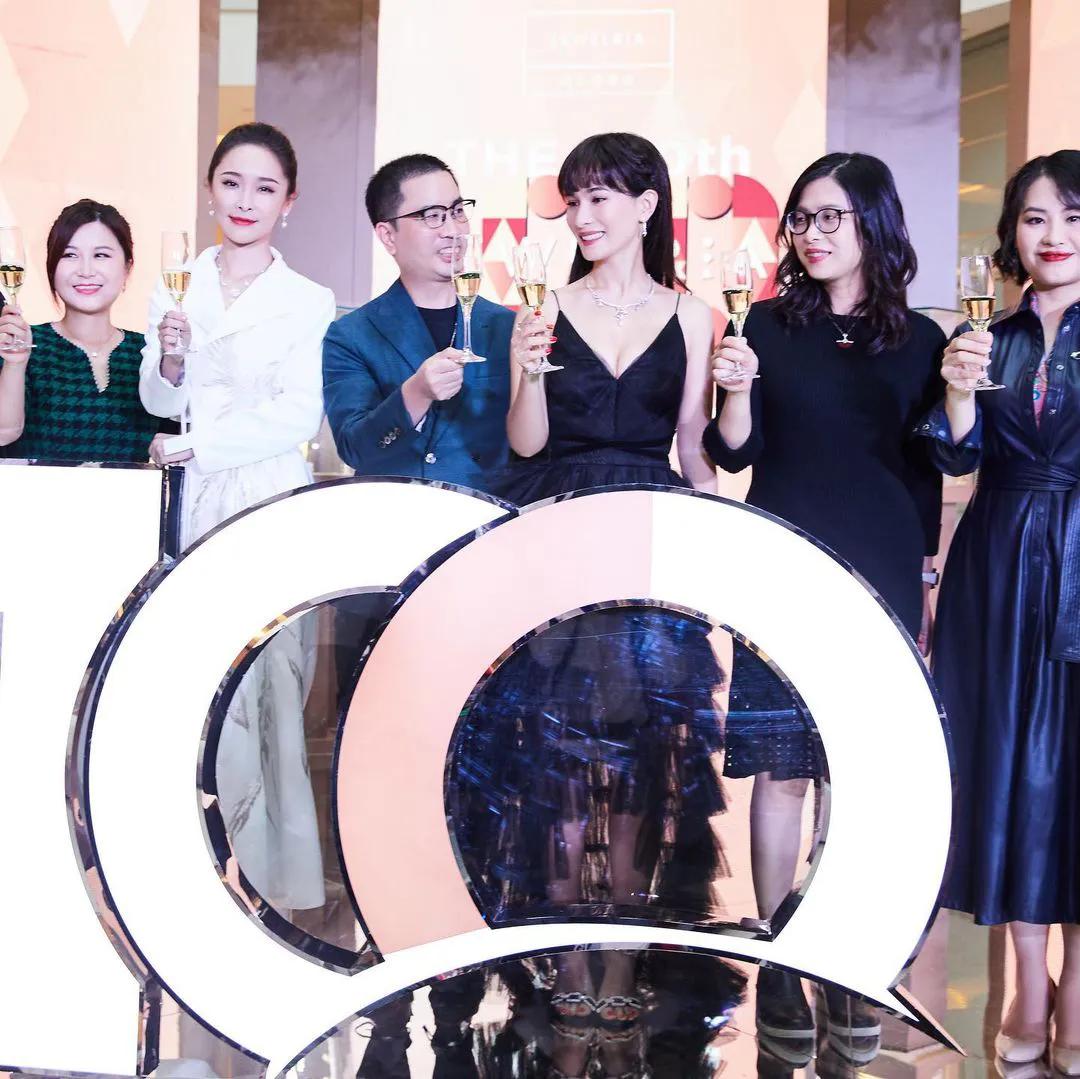 37-year-old Lu Jingshan has a hot body, with a bulging front and back ...