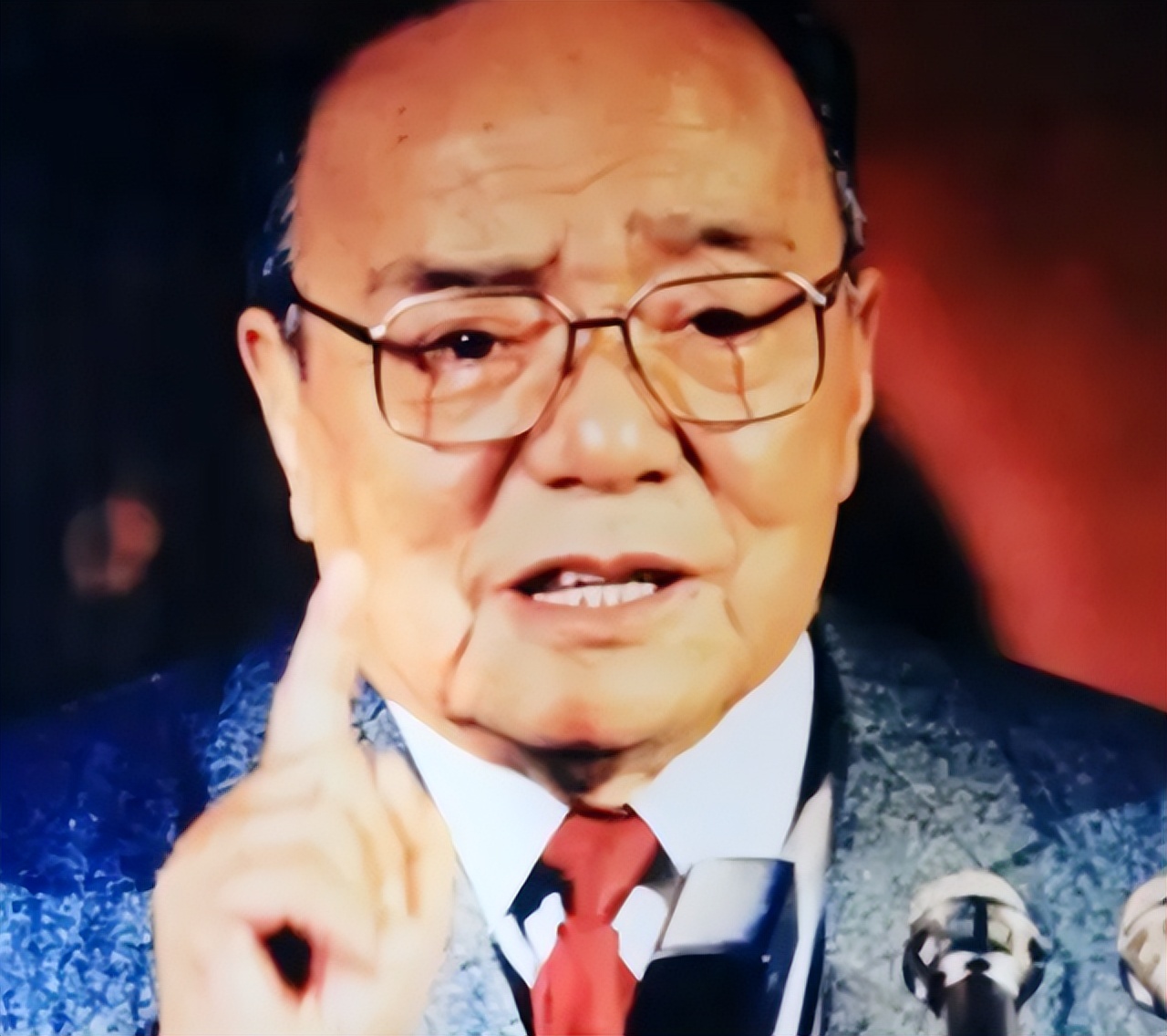 In 1981, Deng Xiaoping met with Geng Biao and Yang Shangkun, and said ...