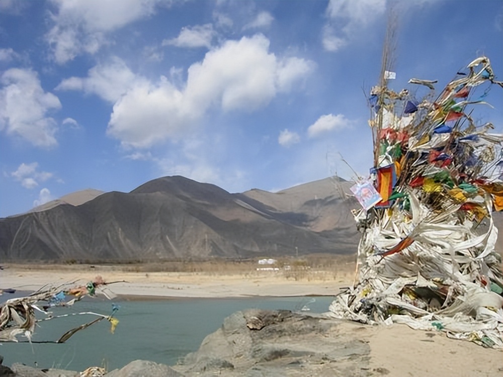 Exploring the water burial platform still in use in Tibet today, the ...