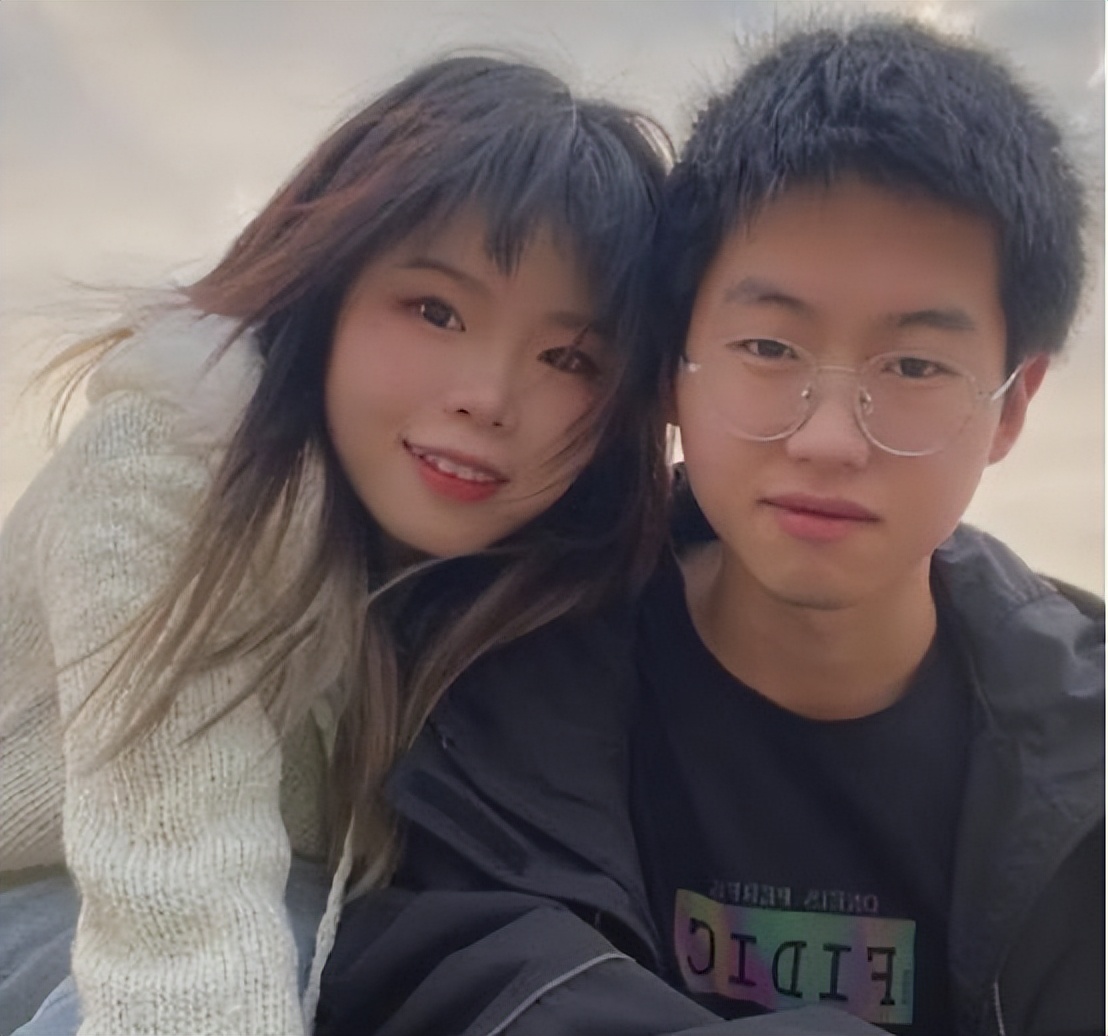 Sun Zhuo posted a photo with his sister, but was criticized. Is it ...