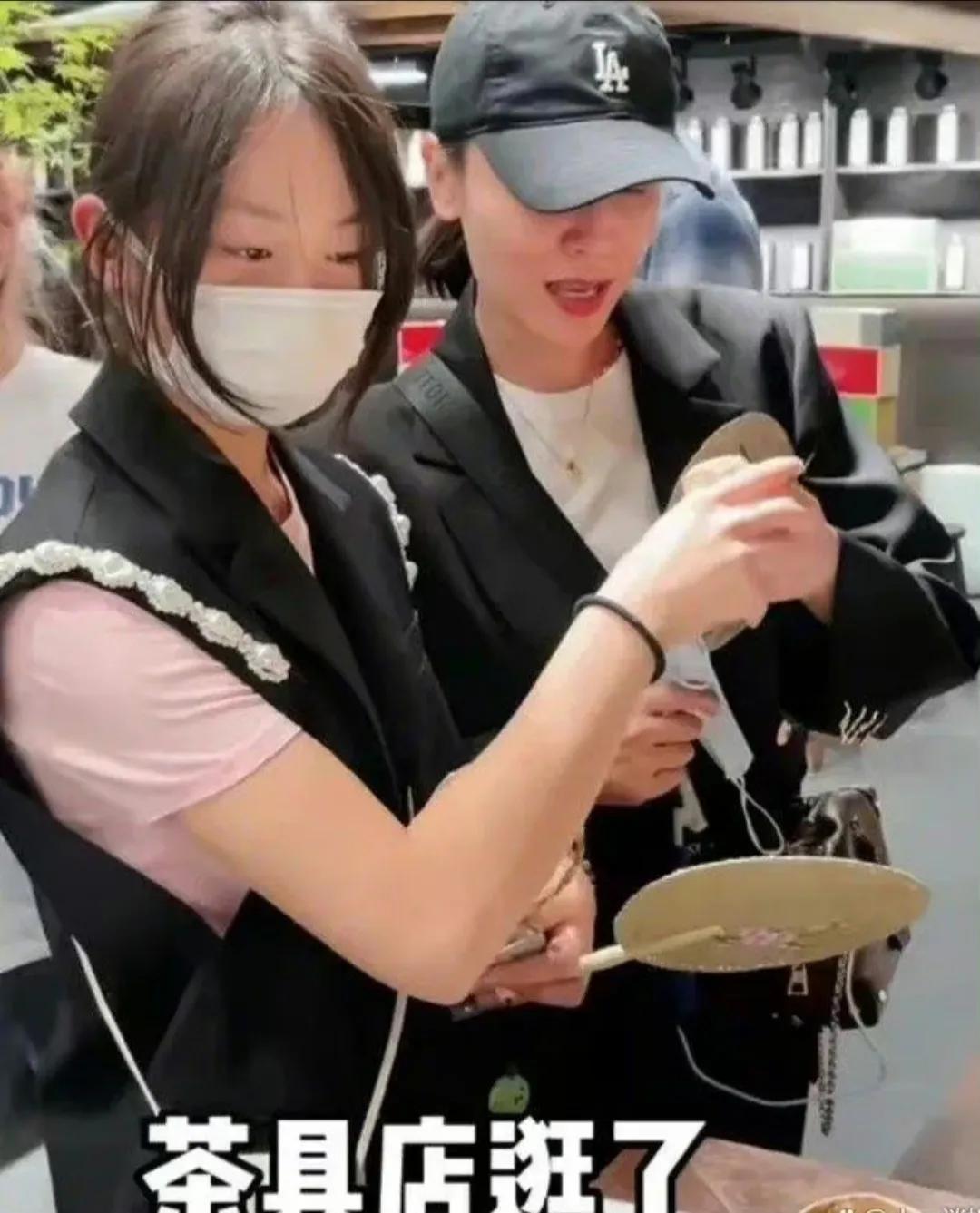 Tian Liang's family appeared in Taikoo Li, Mori Die taller than his ...