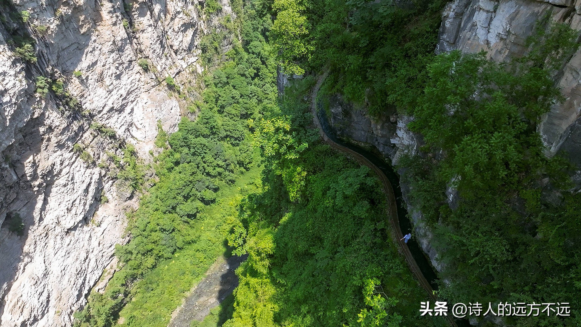 Shocked!The "wall-mounted canal" in Wulong, Chongqing, on a 300-meter ...