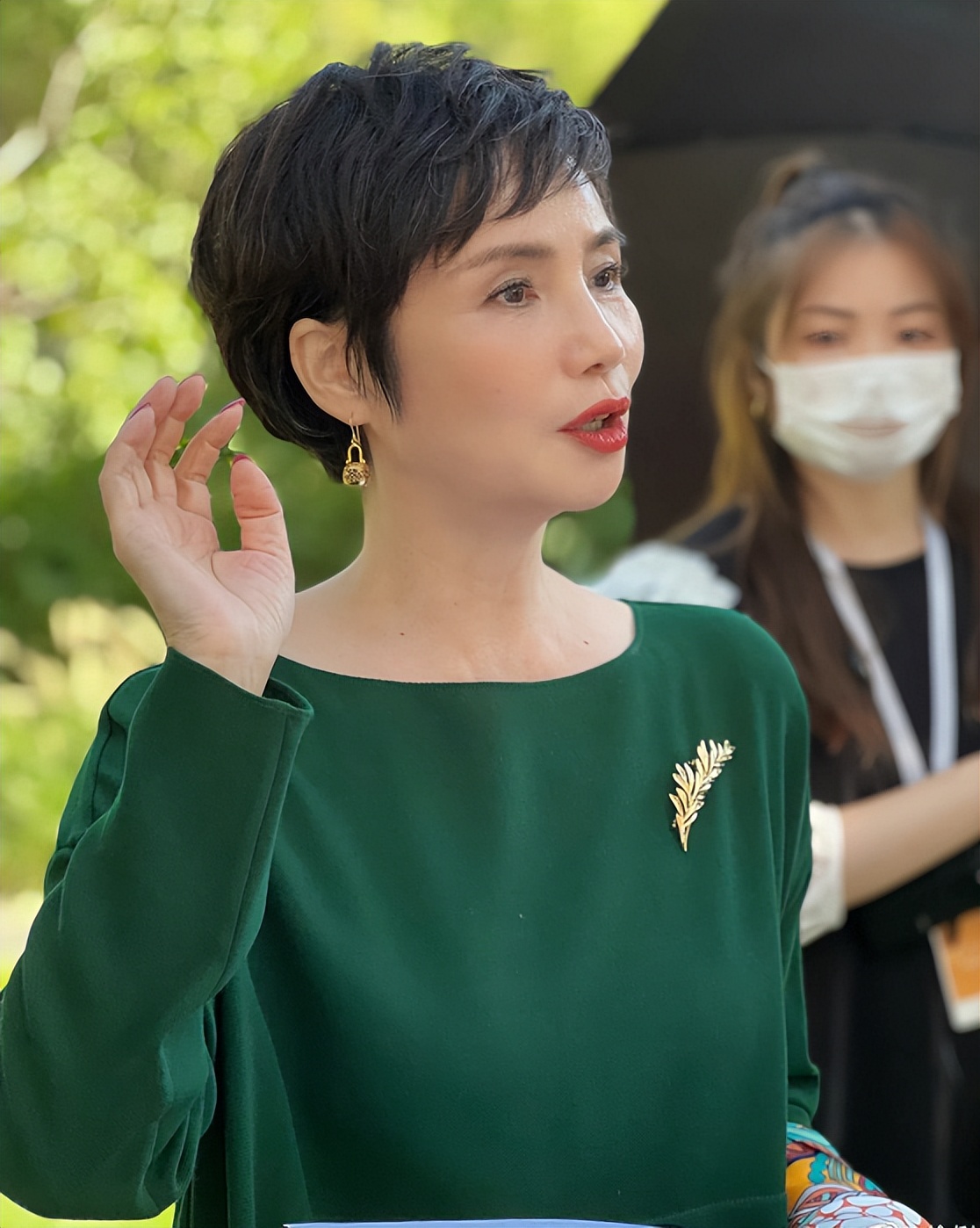 Xu Li: The ceiling of the clothing industry, the 61-year-old wore a ...