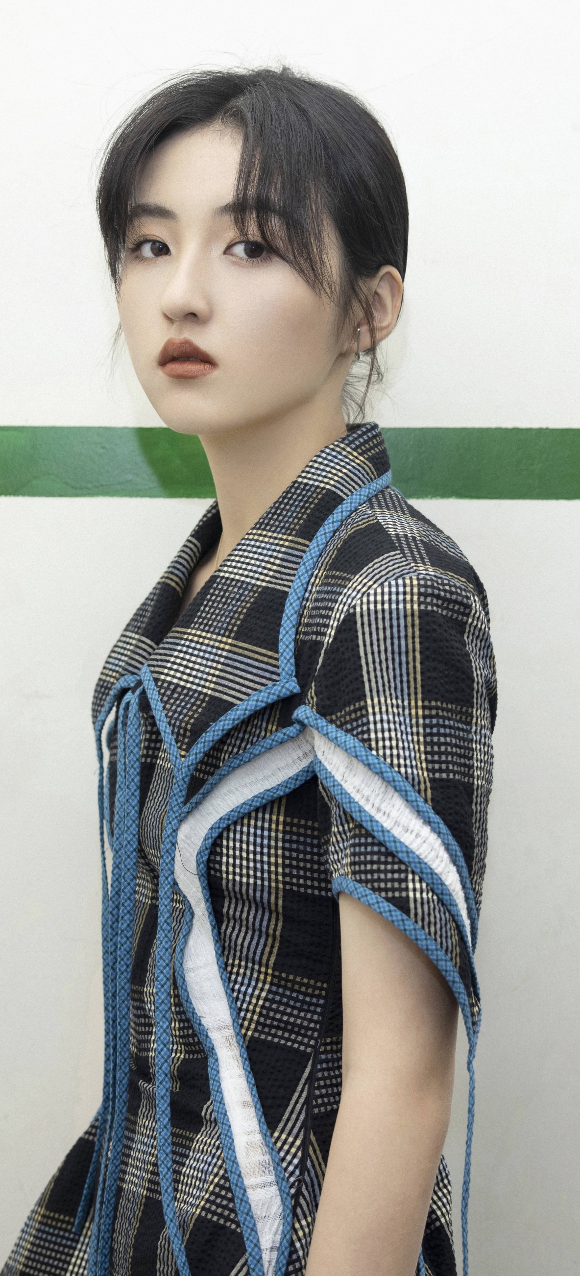 Portrait Photography Posing Bust (83) - iNEWS