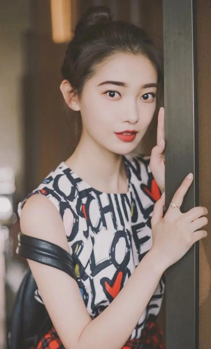 Beauty star Tian Yitong - iNEWS