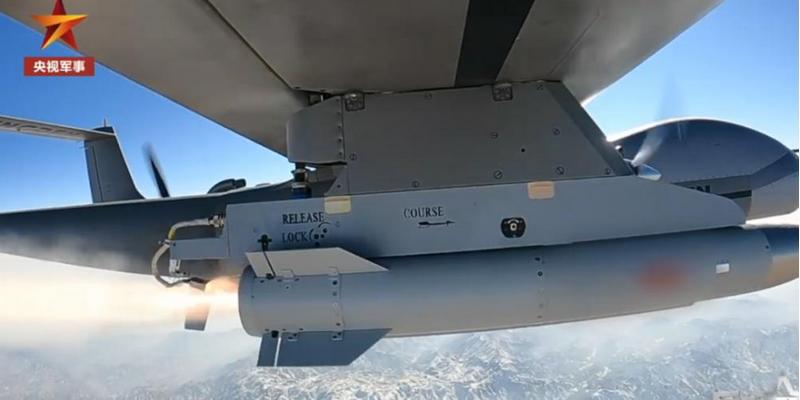 Twin-tailed scorpion strike UAV: hang a cruise missile with a range of ...