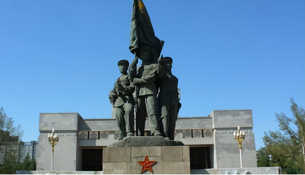 Equipped with 3 armies, the central theater has the least defensive ...