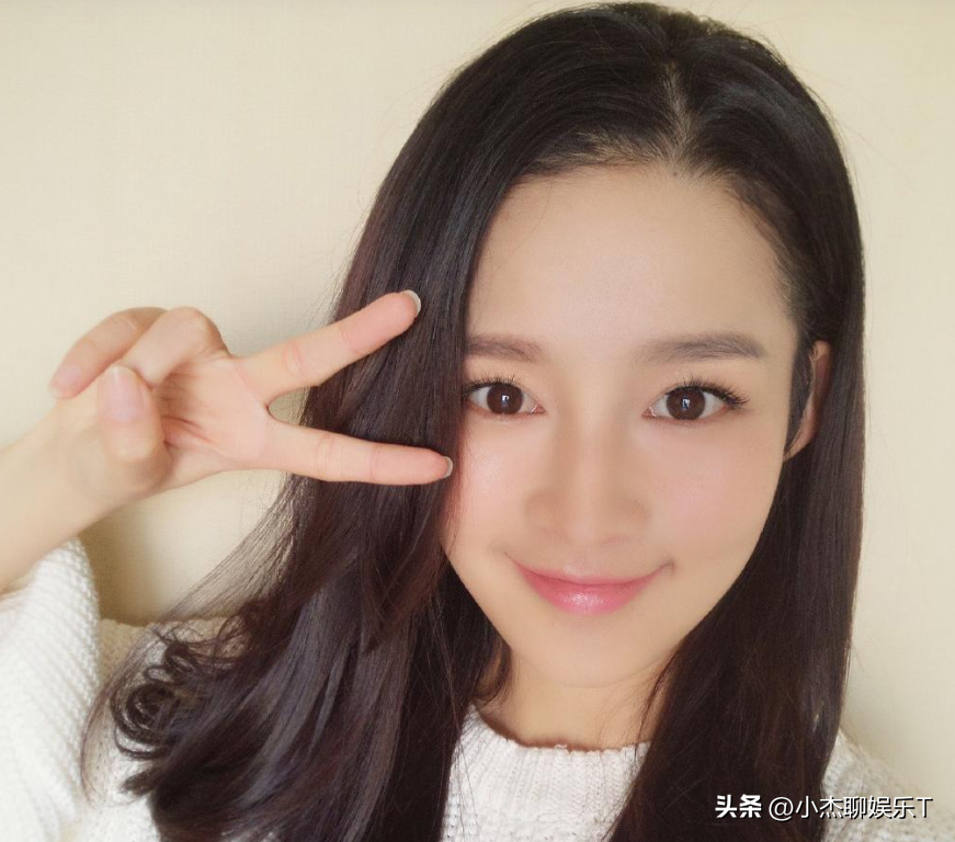 When you smile, your smile is as sweet as your first love. The "smiley ...