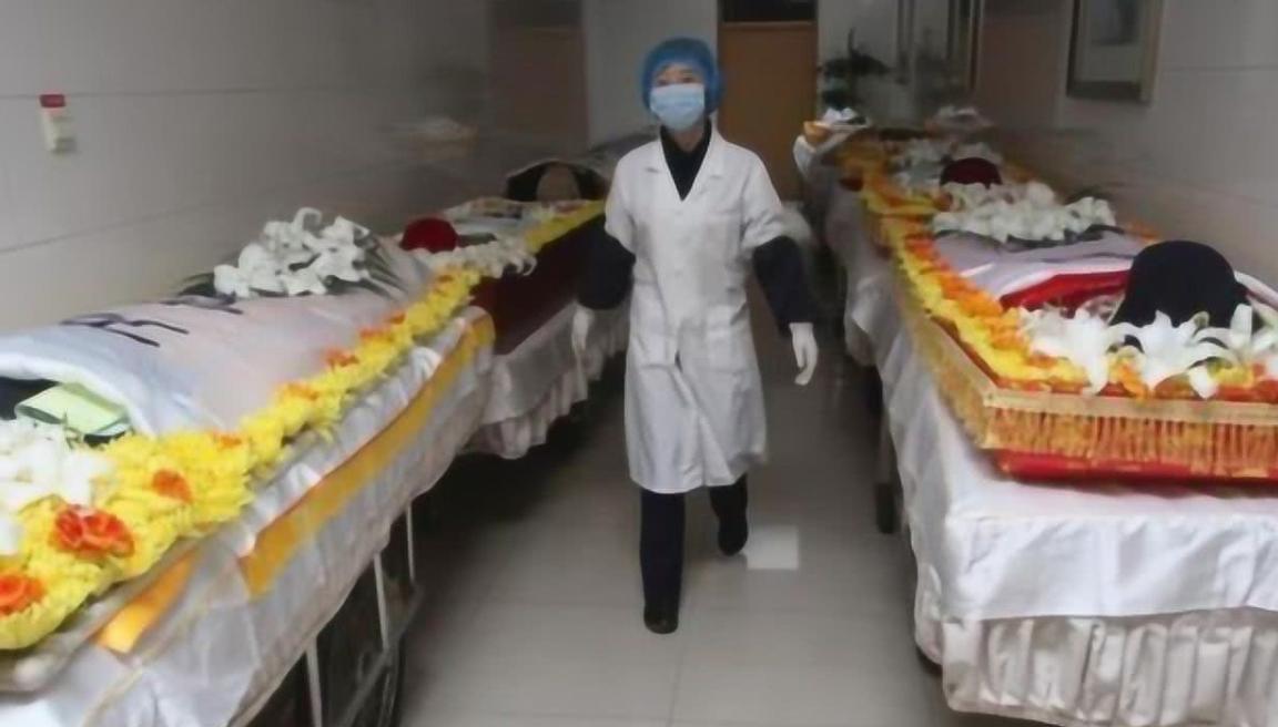 How stinky is the "corpse odor" that people emit after death, and how ...