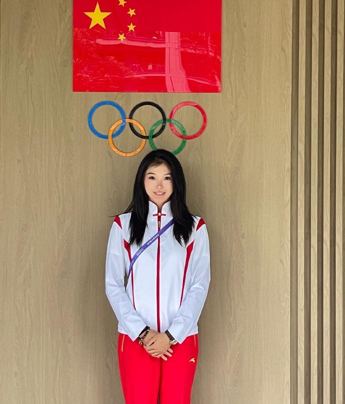 Wu Yanni made her debut and entered the finals first in the group ...