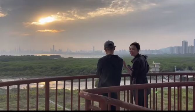 Wang Shitian and Pu Jun watched the sunset together, and the couple ...