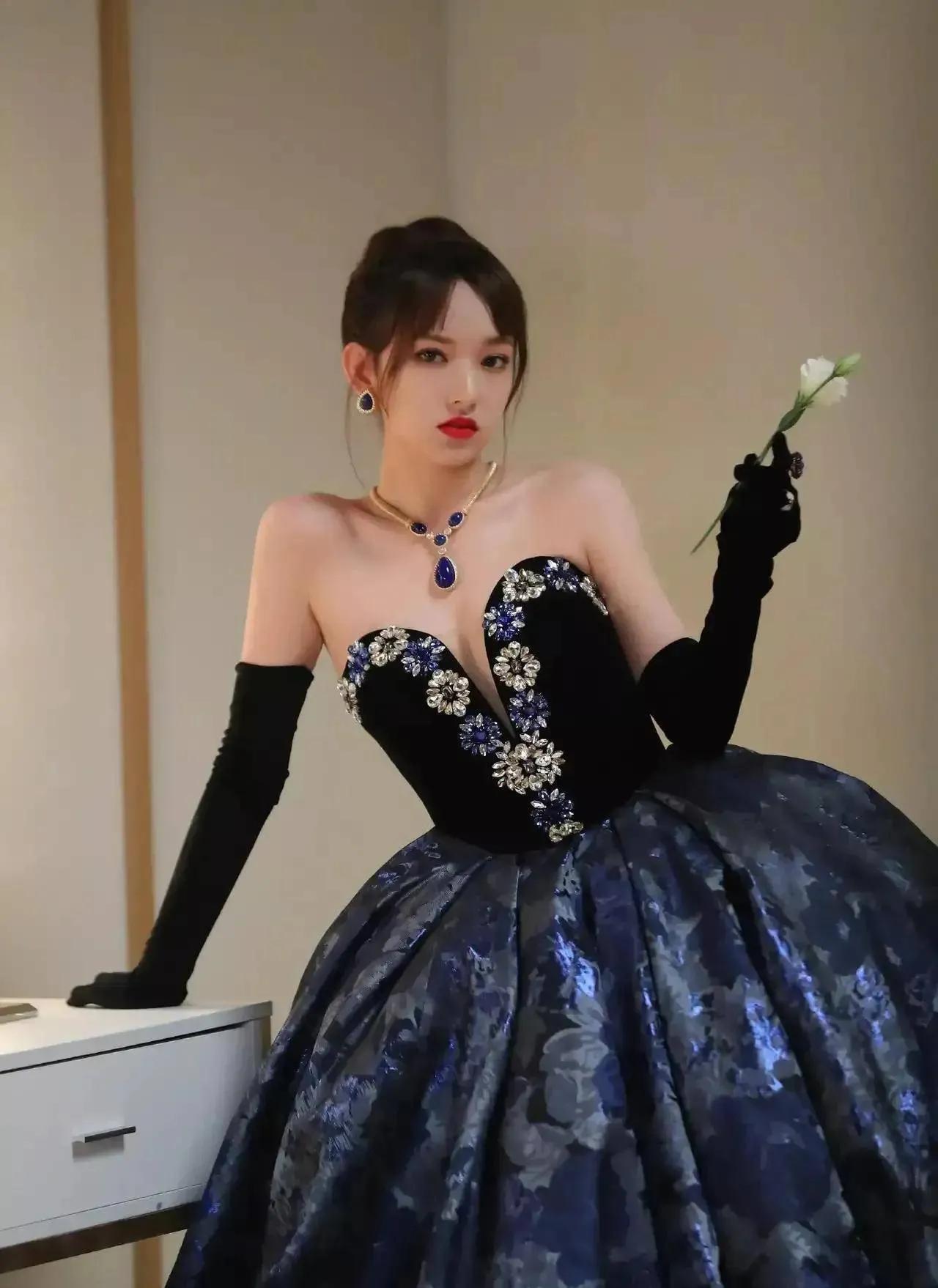Why is it that Cheng Xiao's looks, body and strength are first-rate ...