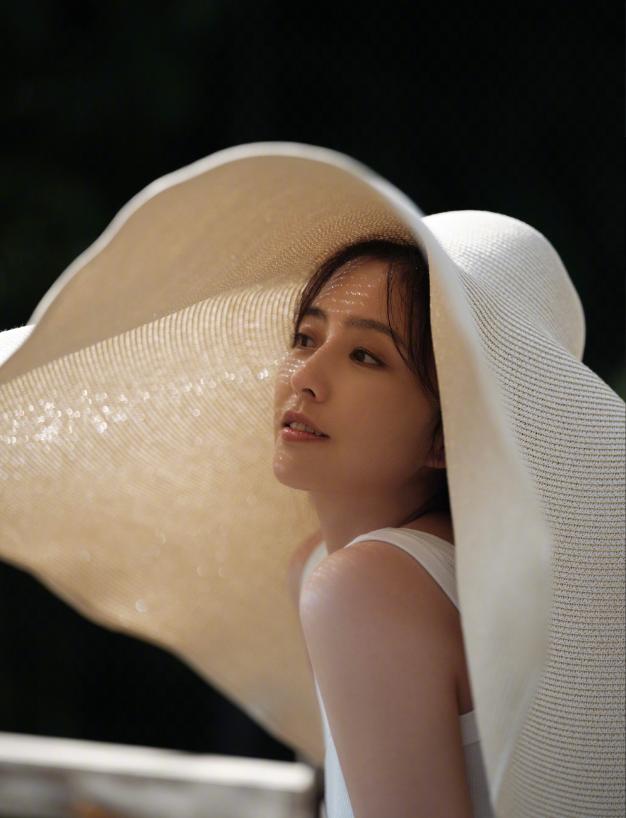 Tong Liya's hat looks amazing: the perfect display of the Max version ...
