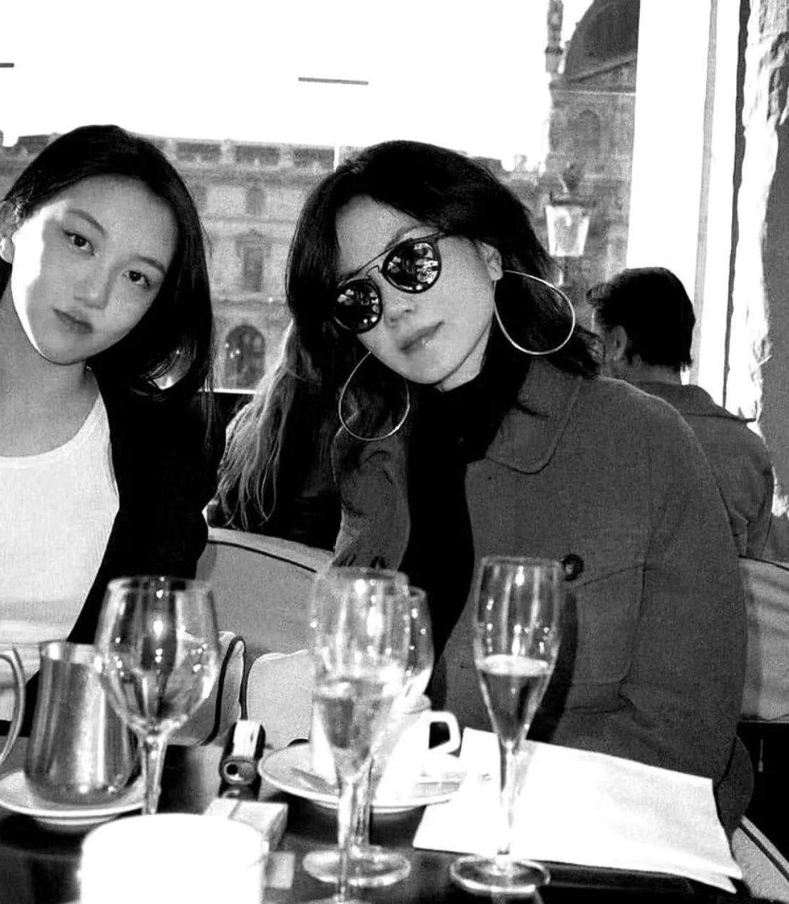 The latest photo of Faye Wong and Li Yan is exposed! The 17-year-old ...