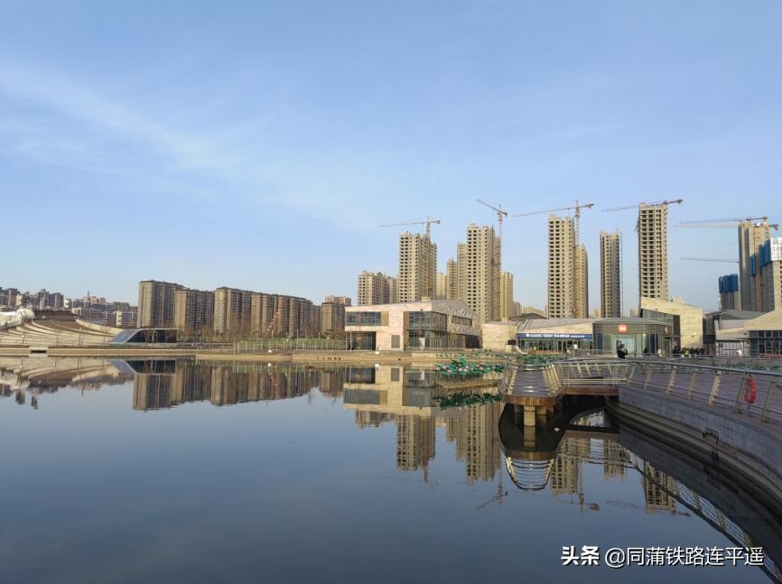 Jingzhe went to the river and lake, the ice melted, the water was clear ...