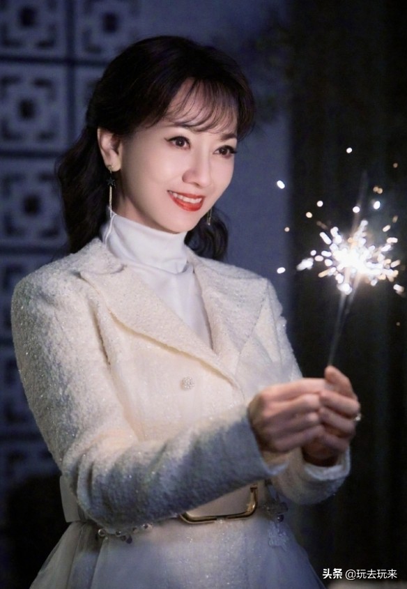 Zhao Yazhi posted the latest "Wish" photo, still charming at the age of ...